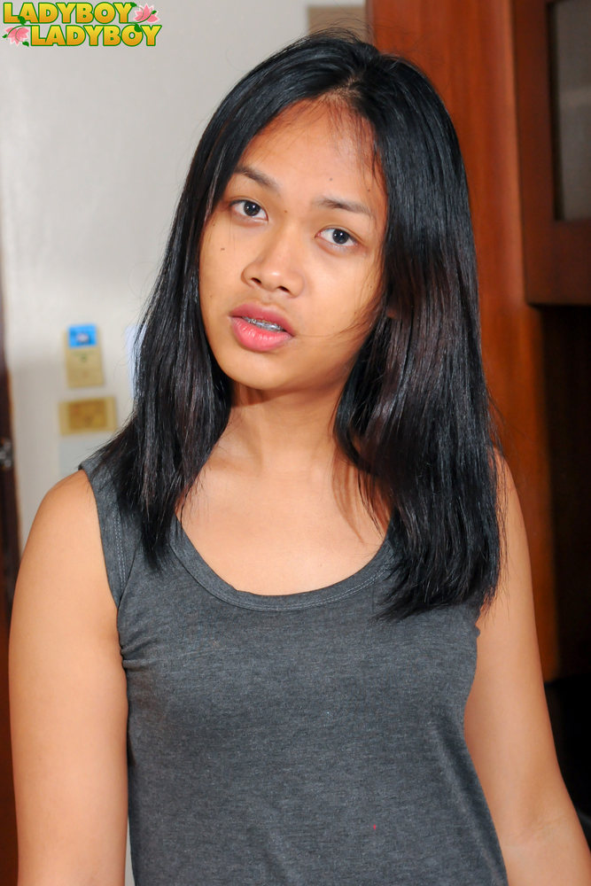 Sweet Emmy Shows Off Her Cock! : r/moreFabShemales